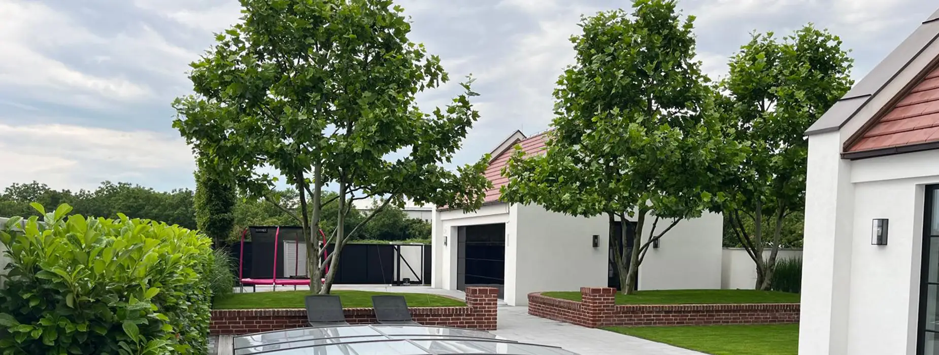 Private garden with Plane trees